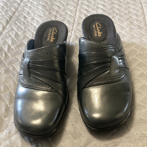 Clarks | Shoes | Clarks Bendable Clogs Size 7 2 Black | Poshmark